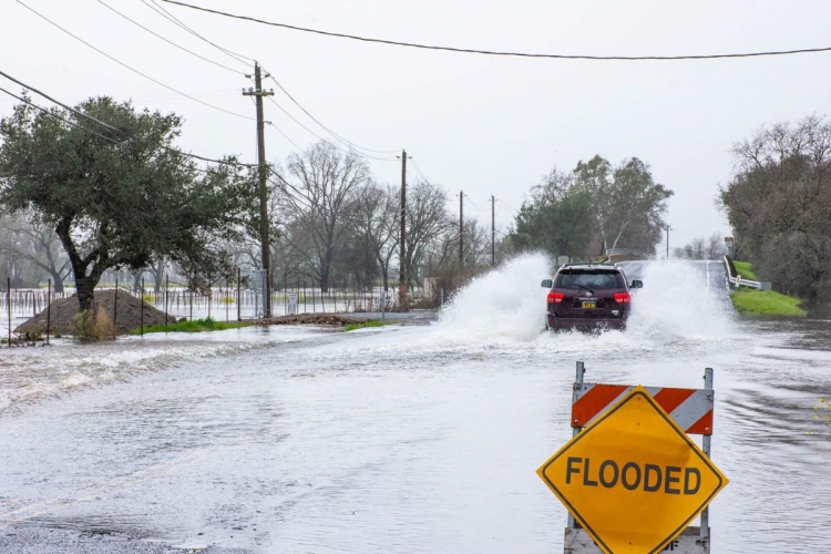 Allocating Floodwaters to Replenish Groundwater Basins